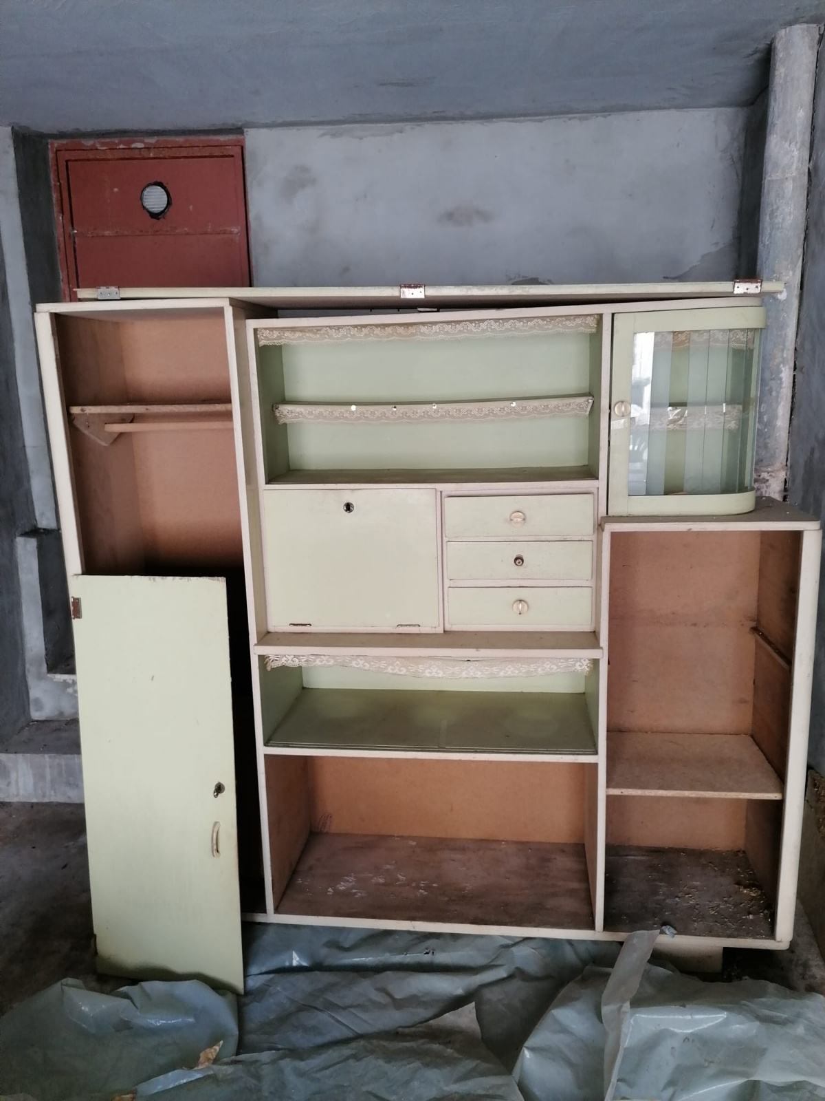 stara kuhinjska kredenca