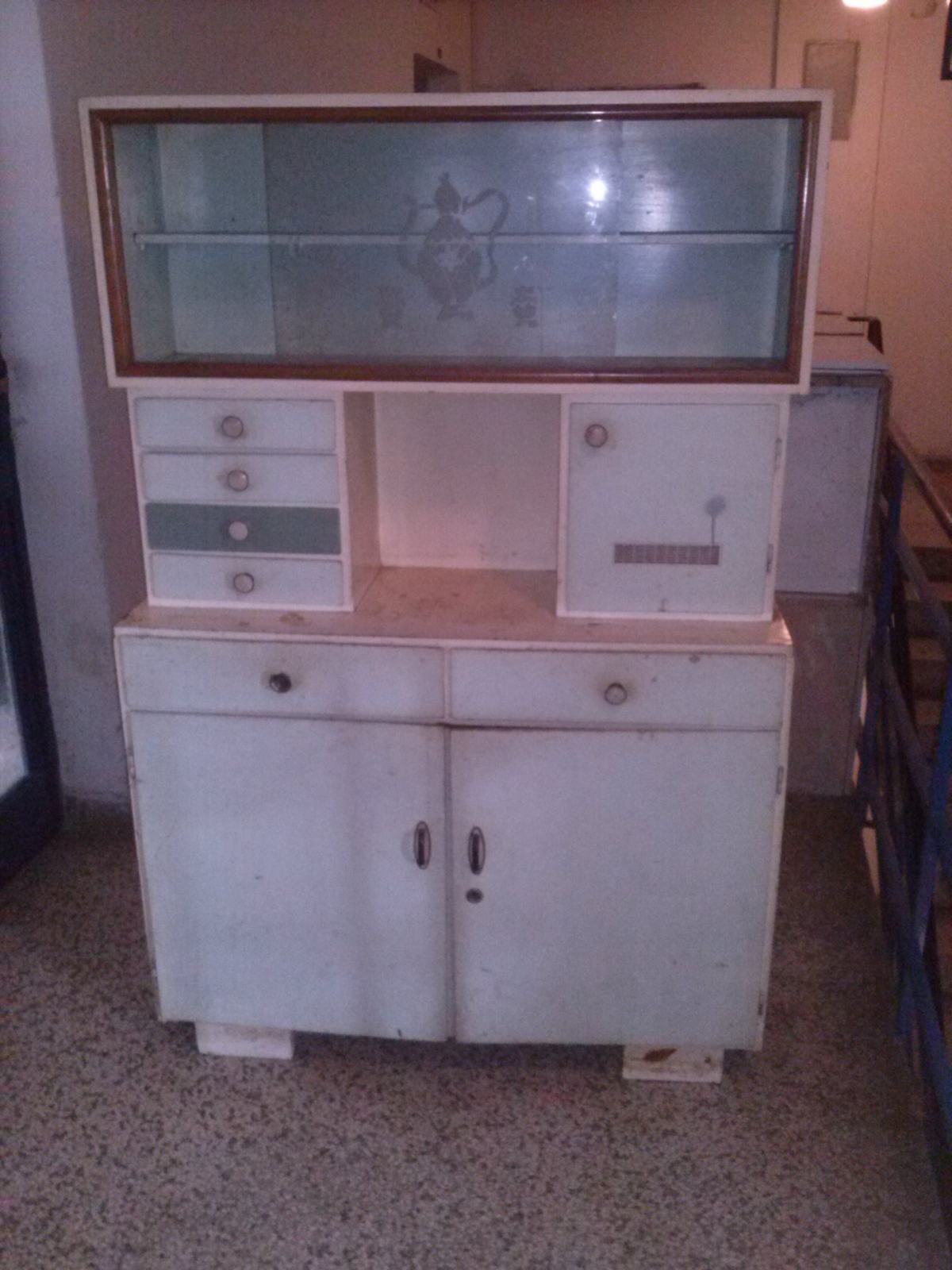 Stari kuhinjski kredenc