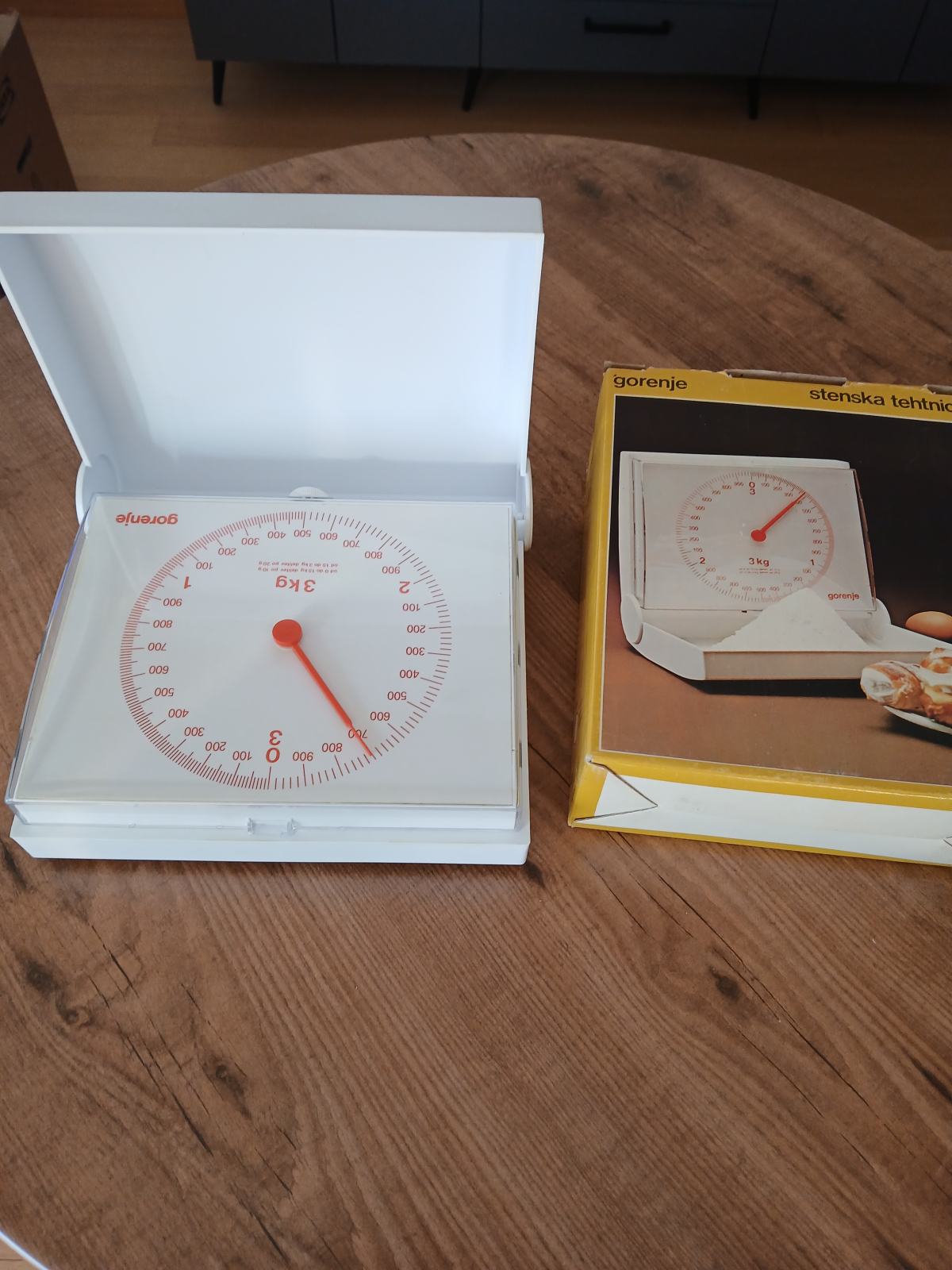 Kuhinjska vaga zidna