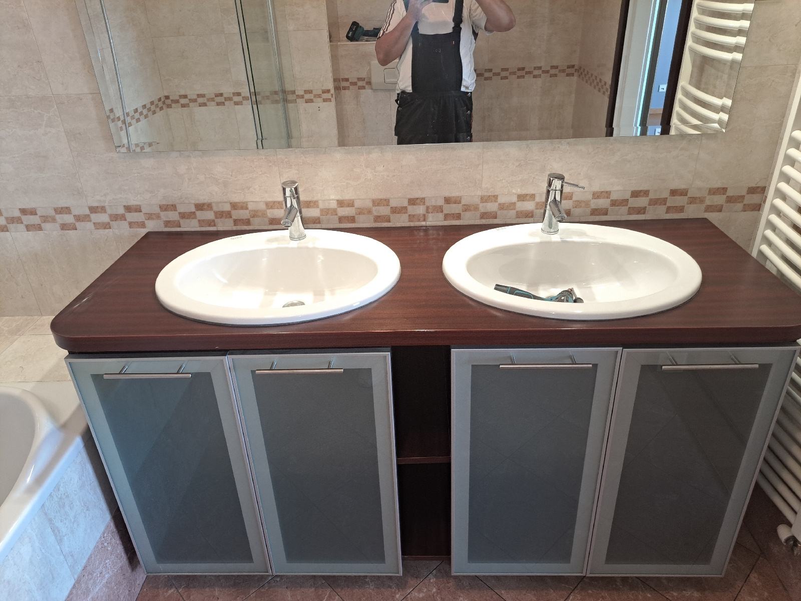 MJENJAM ILI PRODAJEMI DUPLI-KUPAONSKI ORMARIC S 2 UMIVAONIKA I PIPAMA