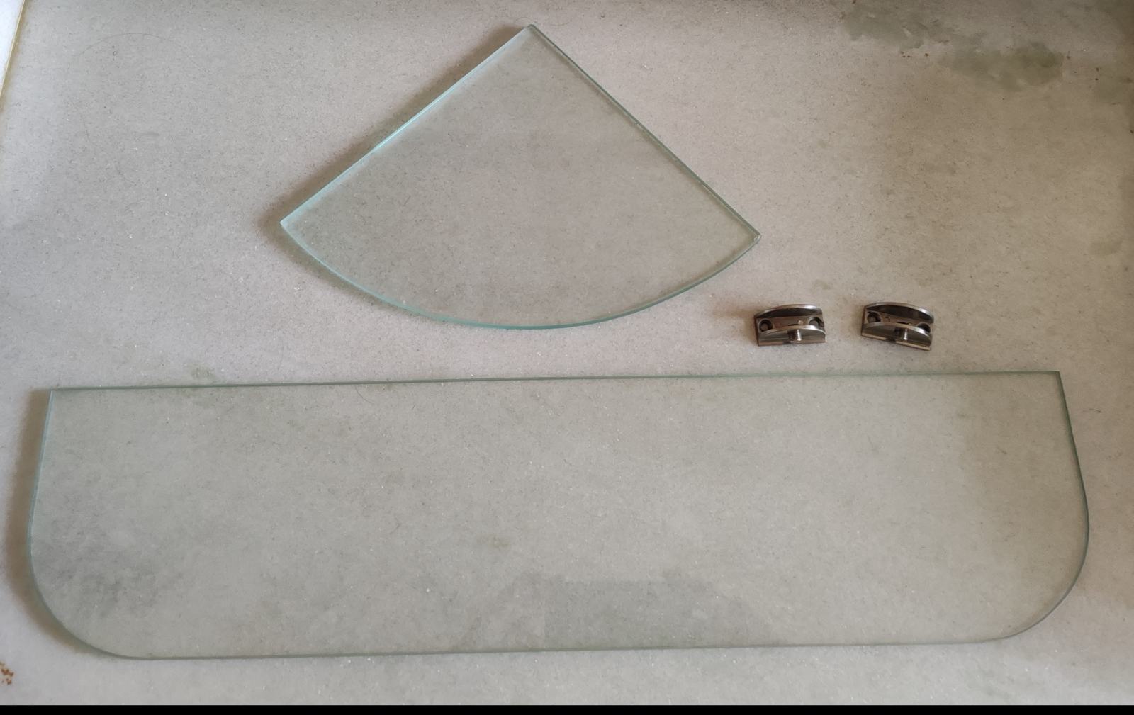 Staklene police i nosači