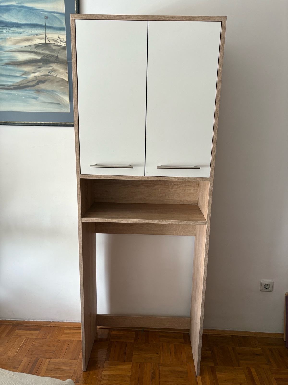 Kupaonski samostojeci ormar iznad perilice rublja