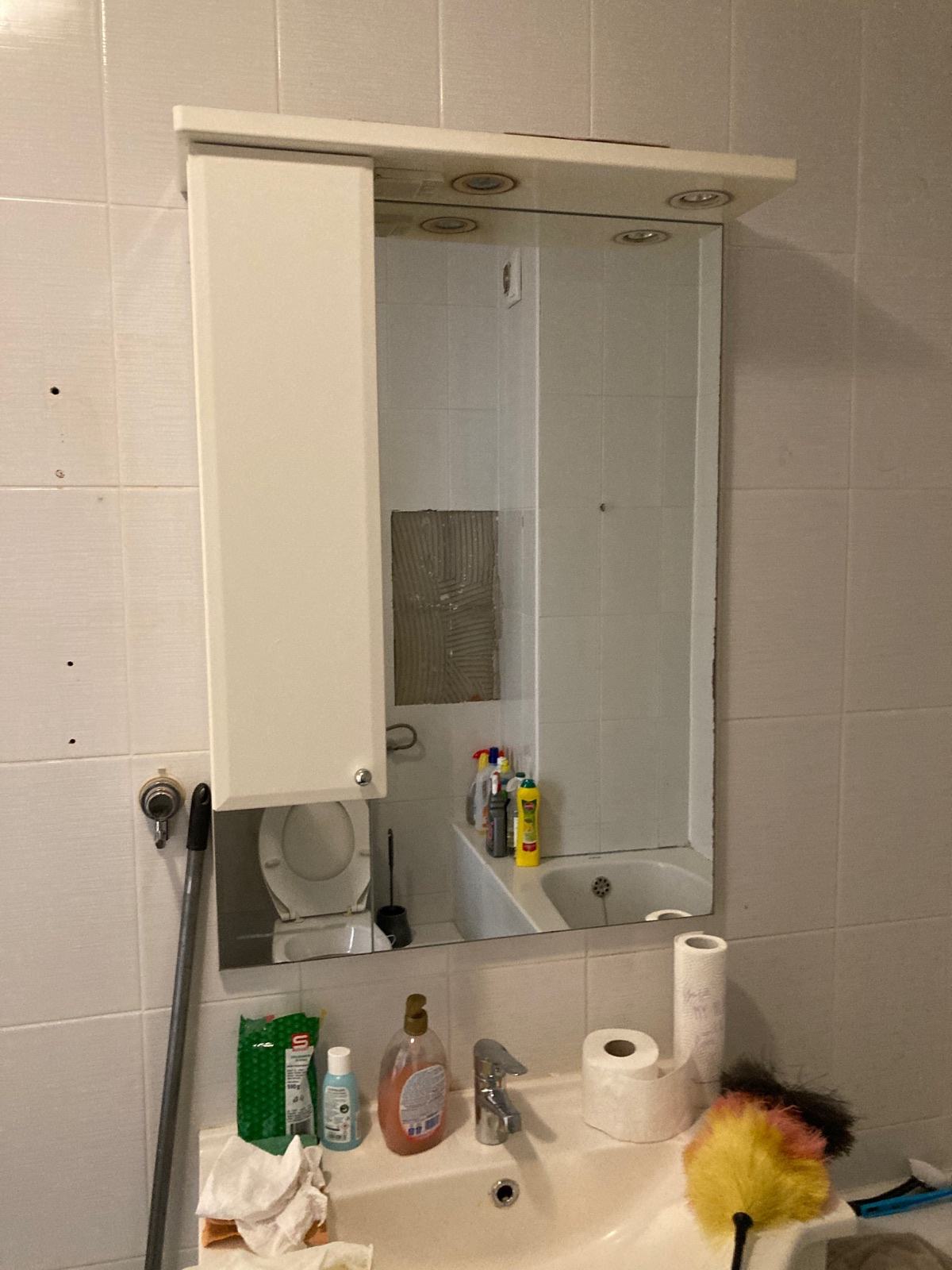 Poklanjam ormaric za kupaonu