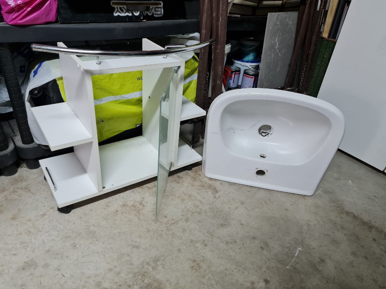 Kupaonski ormaric i lavabo poklanjam