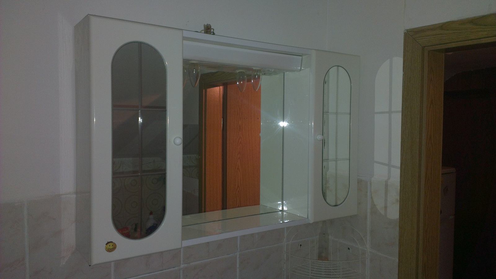 Kupaonski ormaric s ogledalom