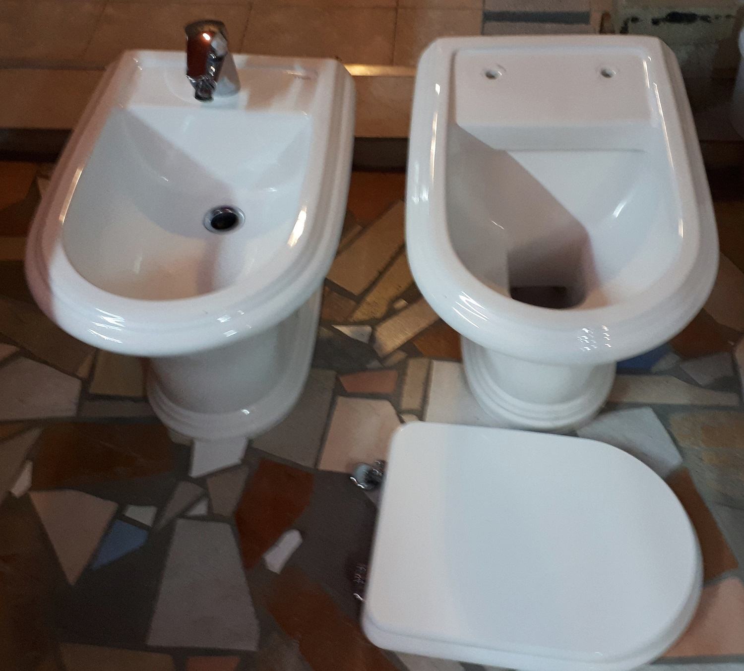Wc školjka s daskom i bide s slavinom-Inker Valentina