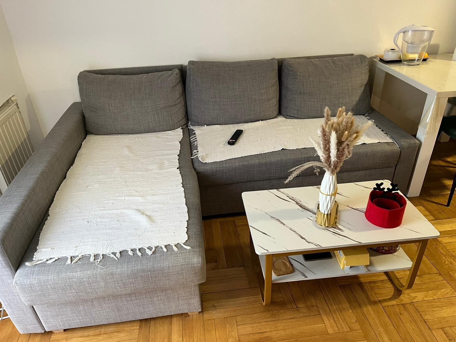 Kutna garnutura na razvlačenje, slabo koristena.