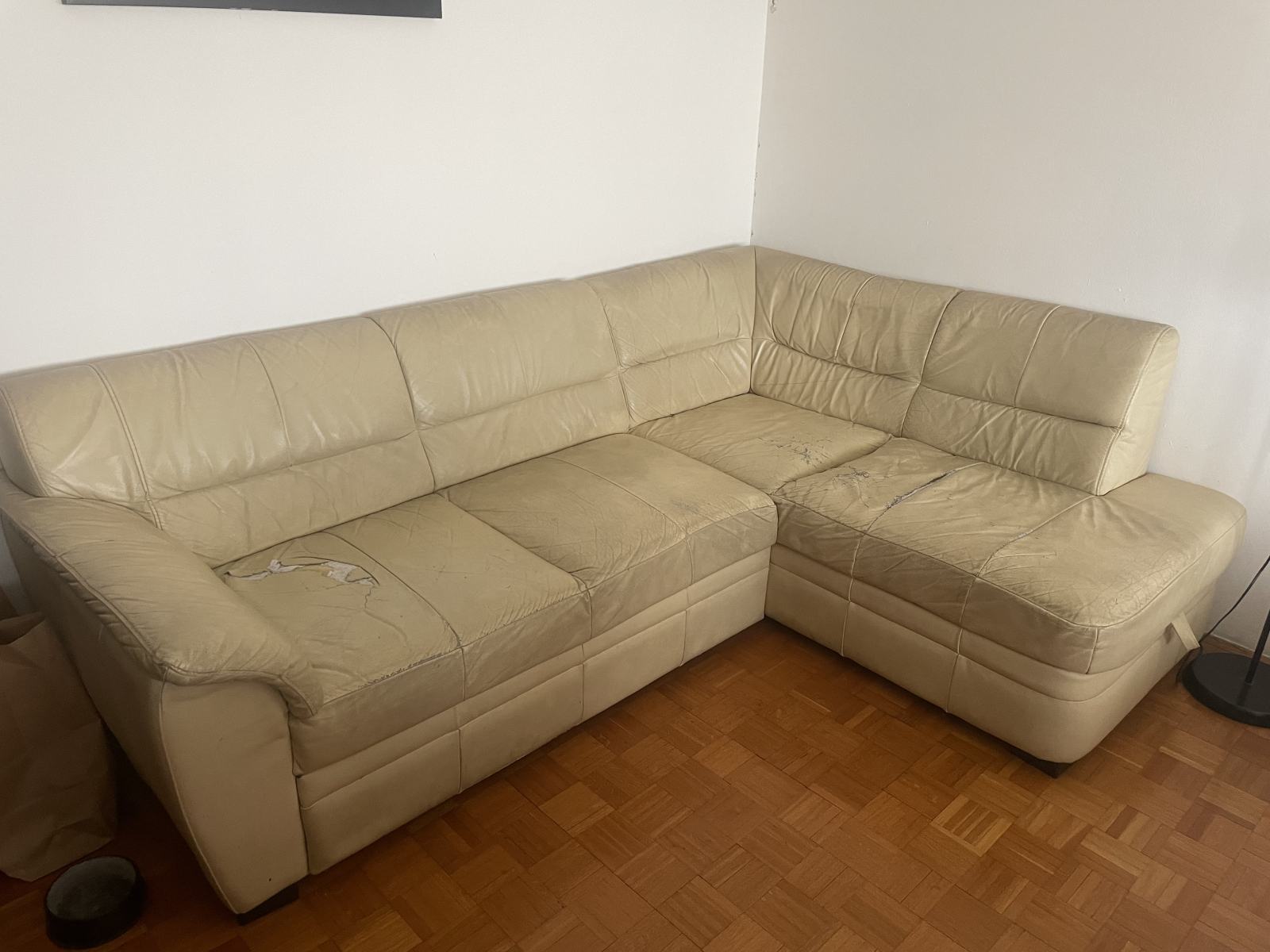 Poklanjam kožne kutne garniture