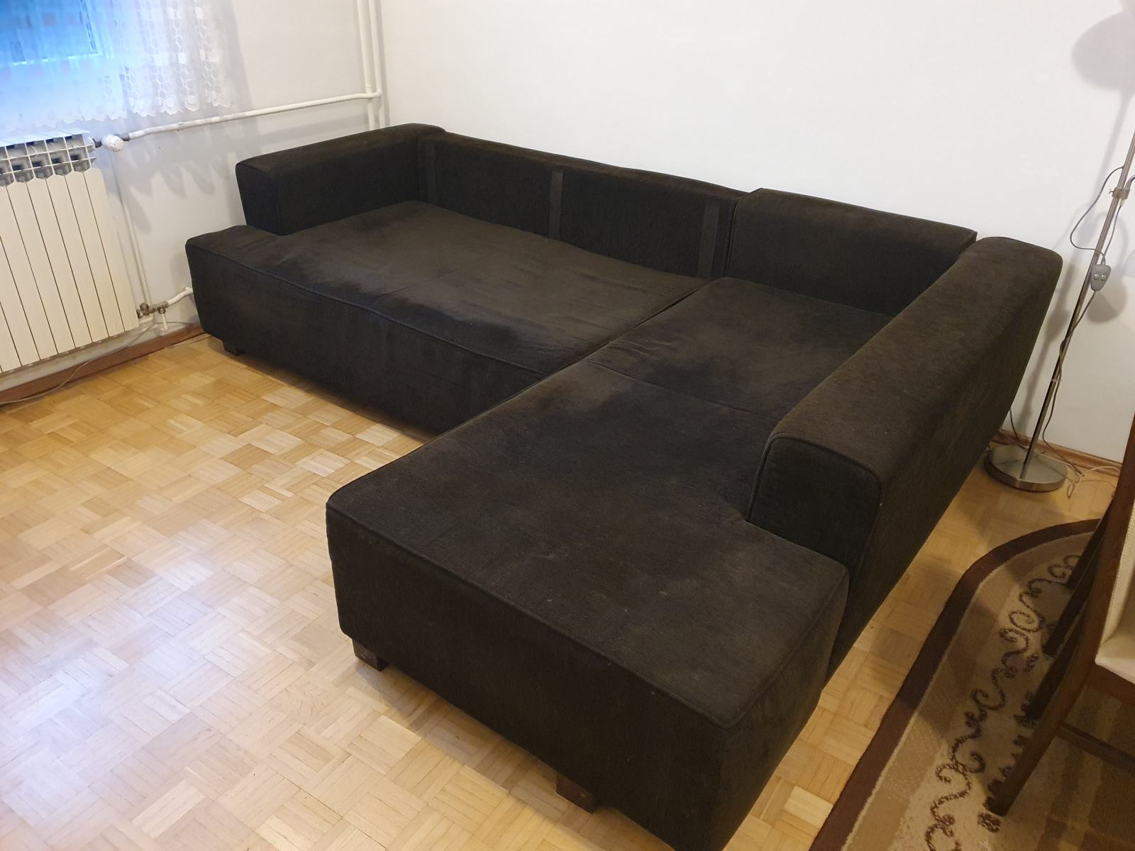 HITNO!! POKLANJAM!! REZERVIRANO!! Kutnu garnituru sa 3 velika jastuka