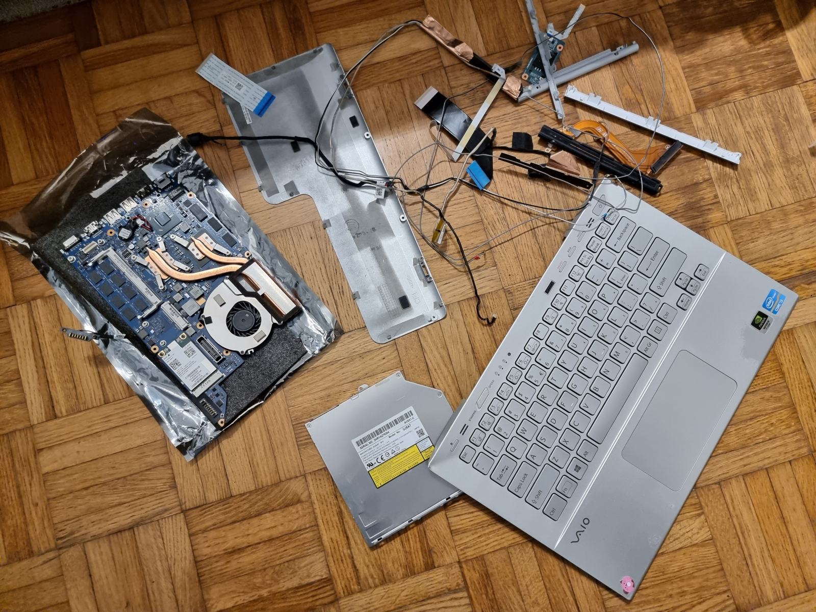 Sony Vaio model: SVS131C25M PN: SVS1312Q9ES dijelovi