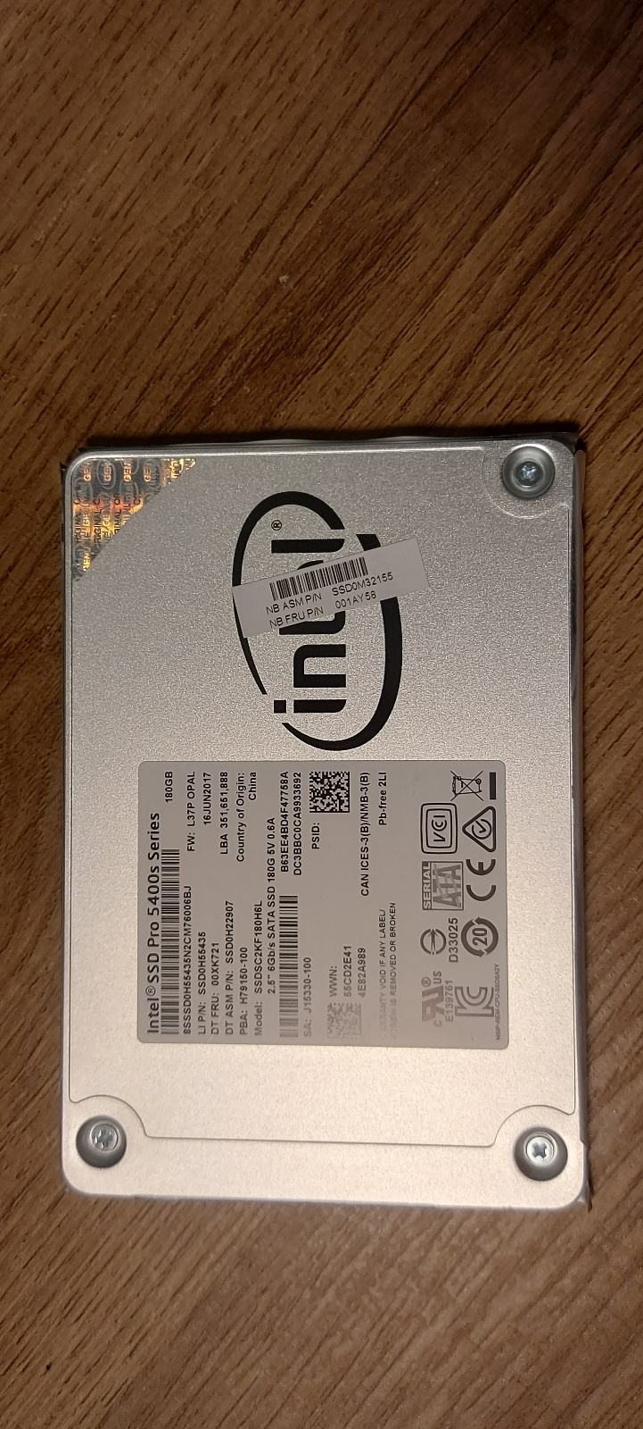SSD disk INTEL 180GB NOVO!