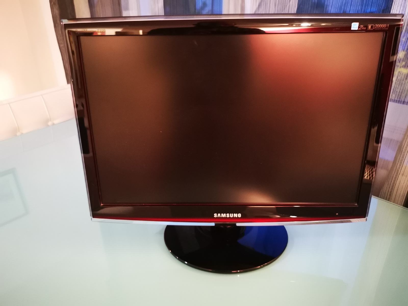 22.0 Wide Screen LCD Monitor T220