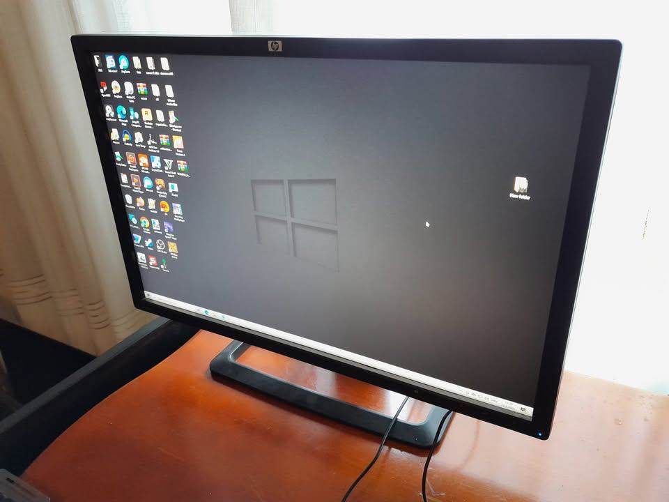 24 HP ZR24w 1920x1200 LCD podesivi monitor