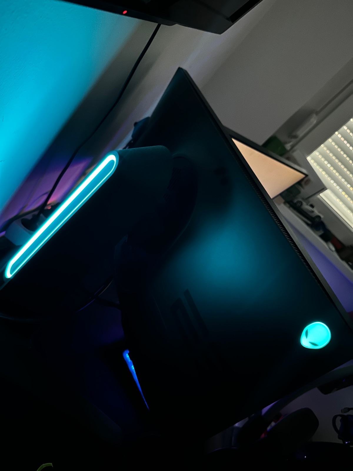 Alienware AW2521HF 240hz 1920x1080 “25”