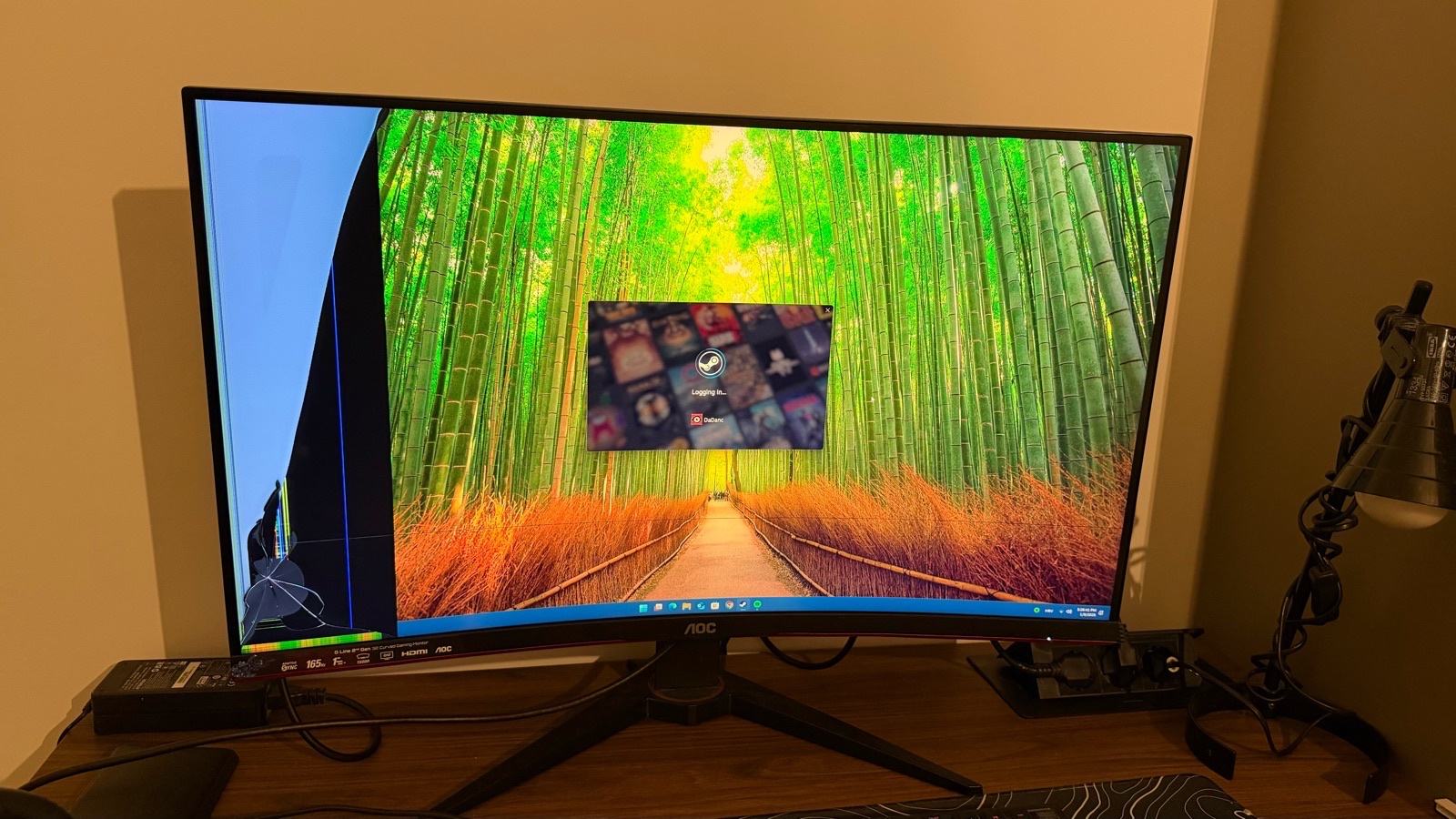 AOC G Line 2nd Gen 32” zakrivljeni gaming monitor – oštećen, za dijelo