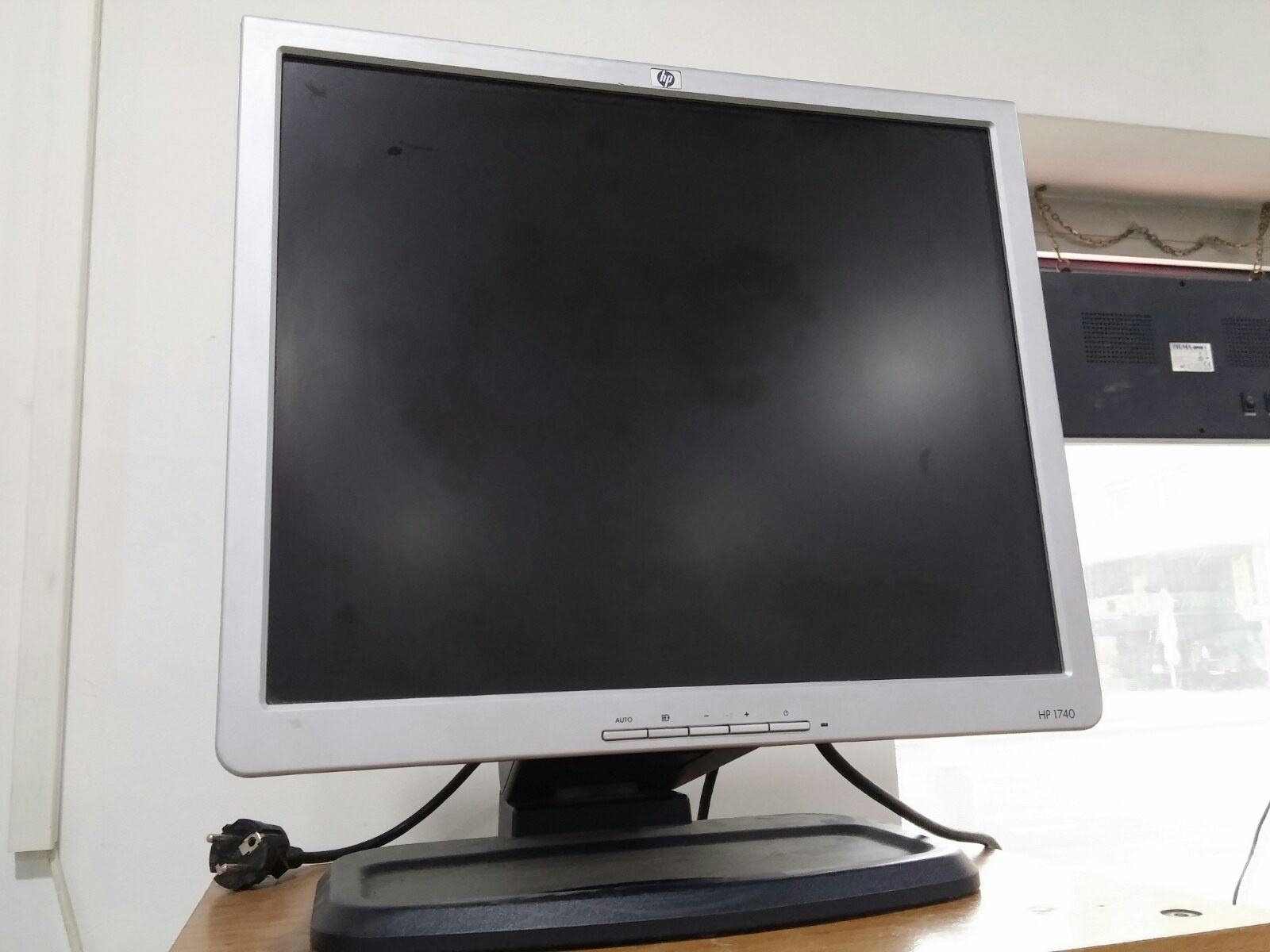 HP 1740 monitor 17