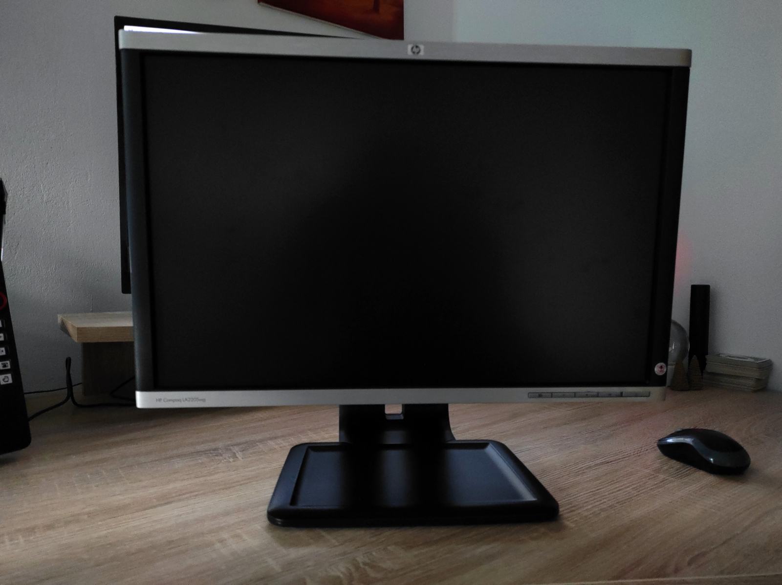 HP Compaq LA2205WG 22 LCD Monitor
