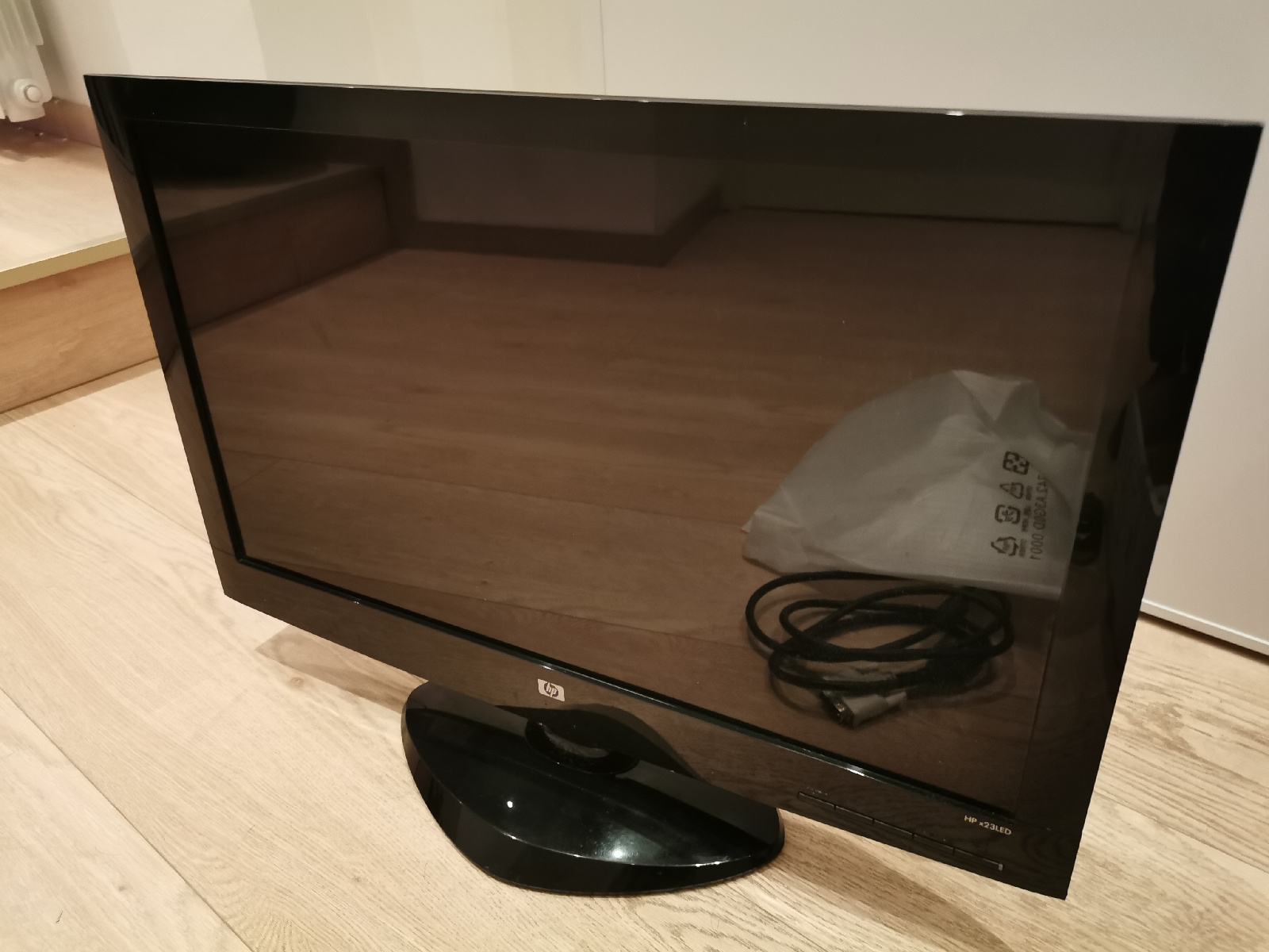 HP x23 LED monitor