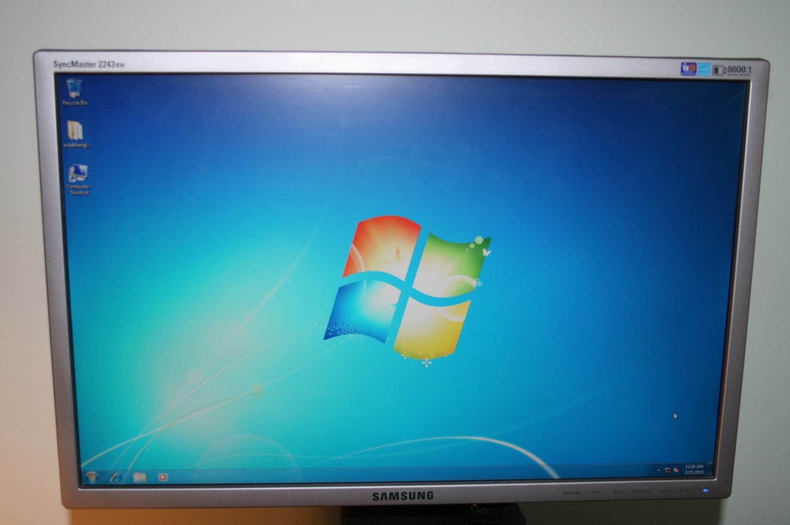 LCD monitor Samsung SyncMaster 2243BW 22