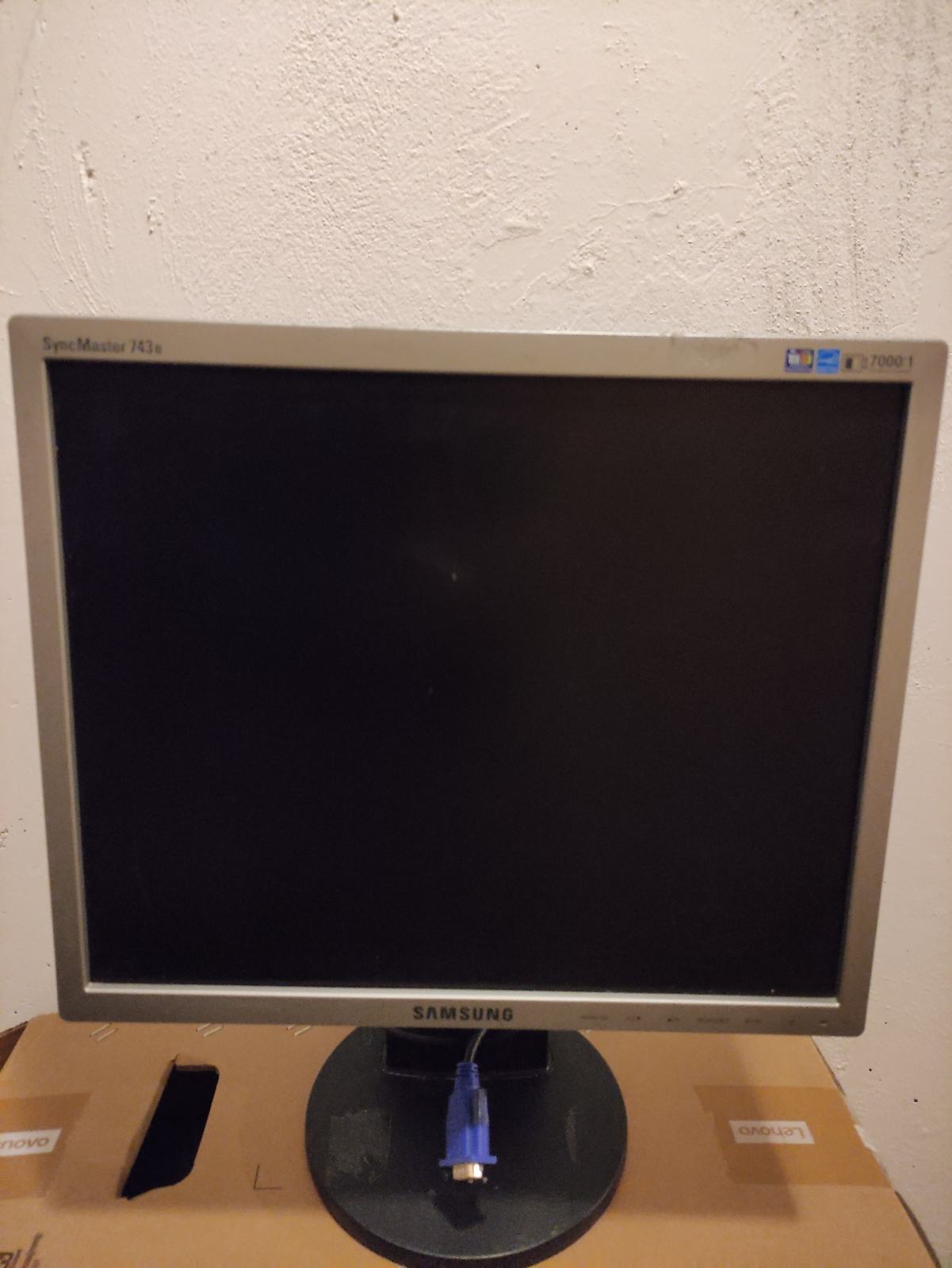 LCD Monitor Samsung SyncMaster 743B 17 inča 5:4 1280x1024 zakretljiv