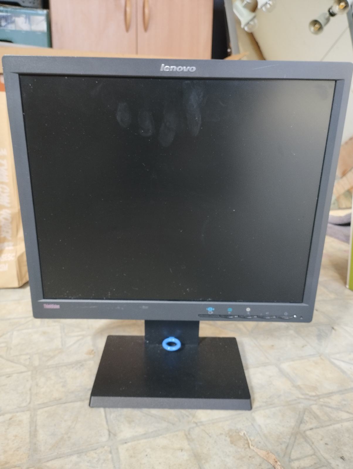 LENOVO MONITOR