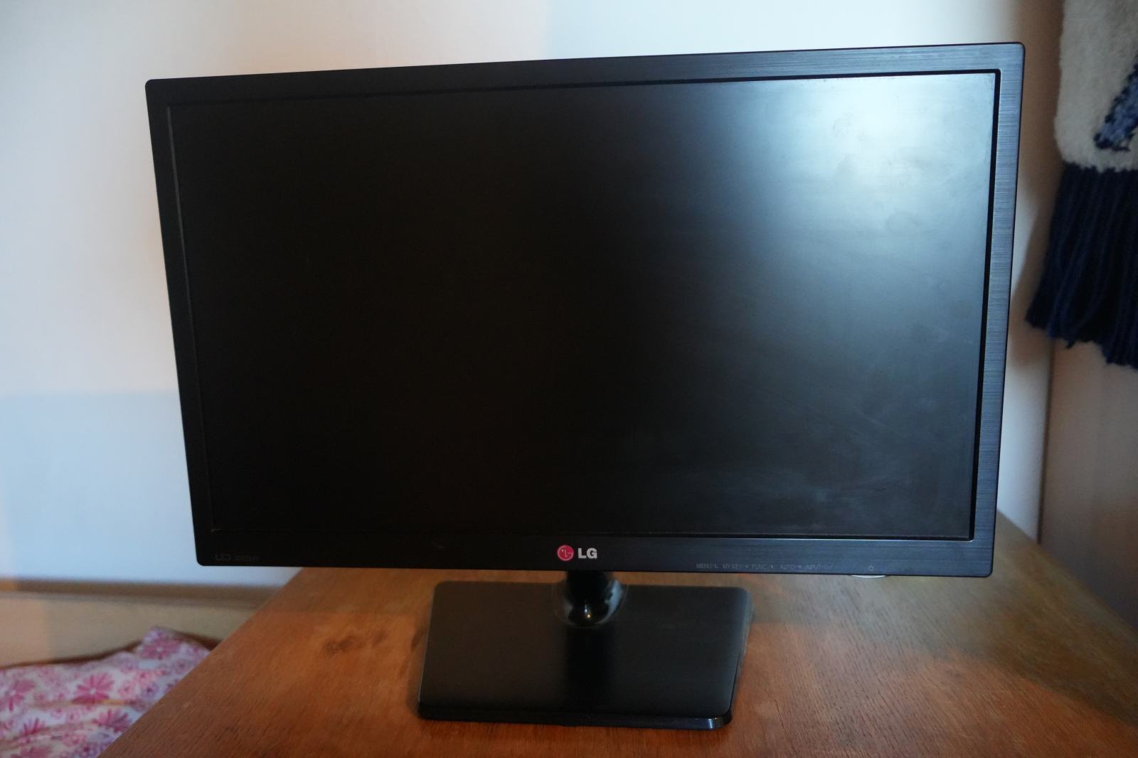 LG FLATRON 22EN33 monitor