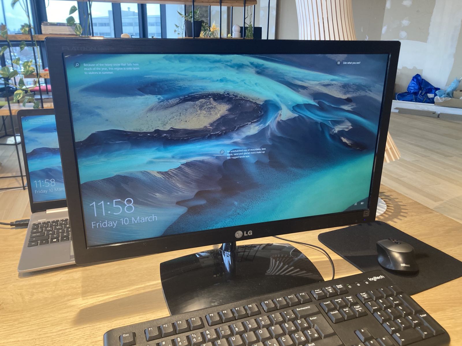 LG Flatron E2251
