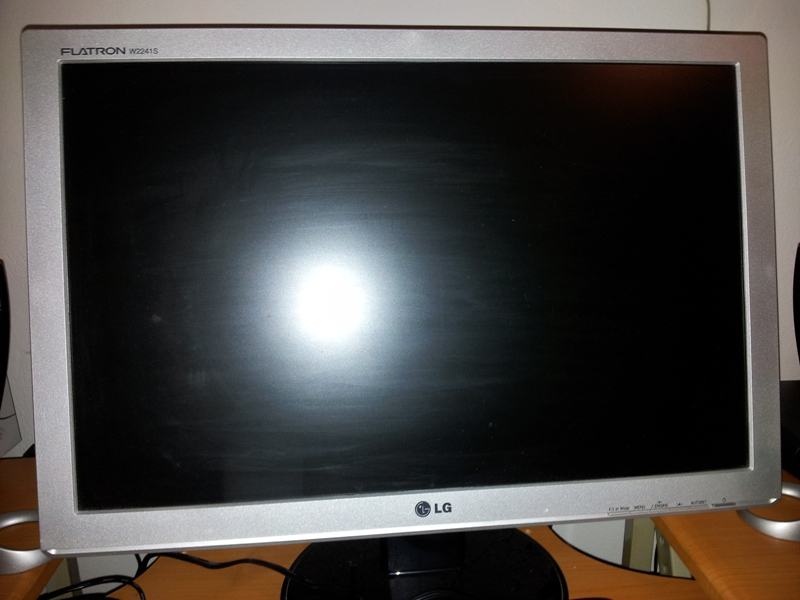 LG Flatron W2241S
