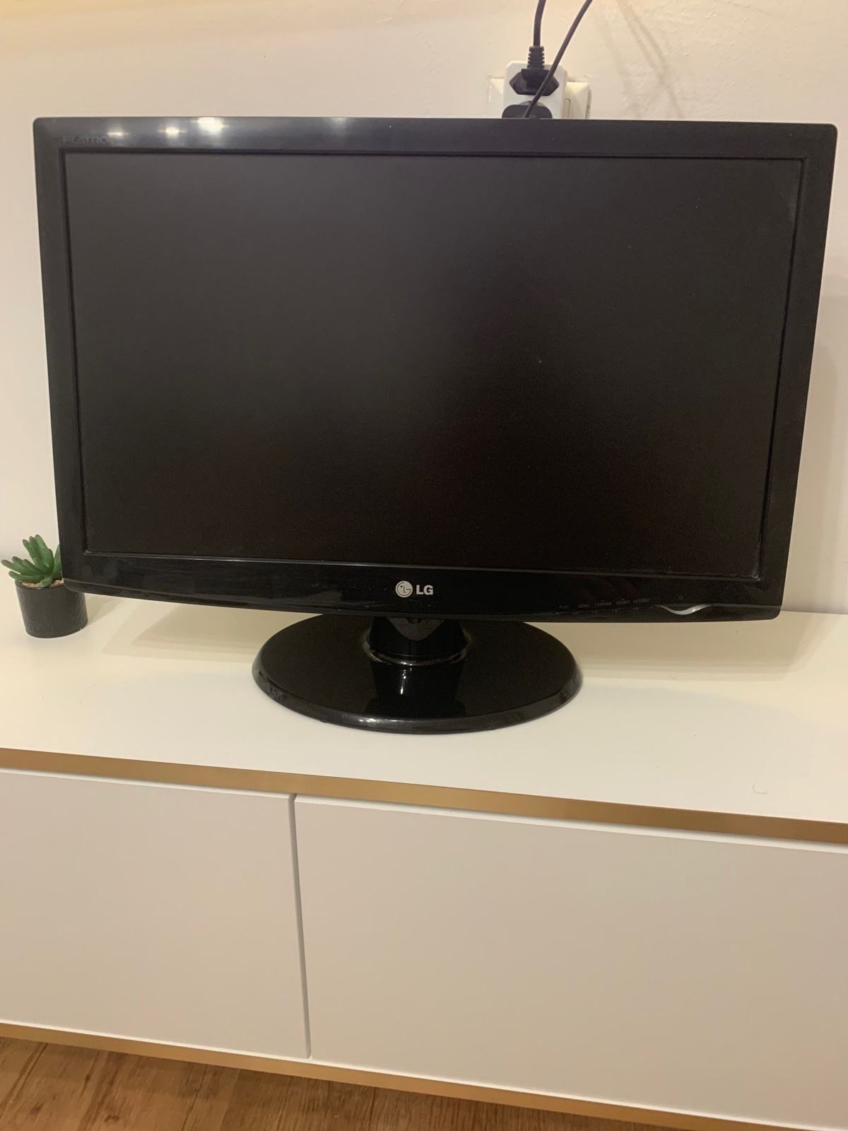 LG W2343T monitor
