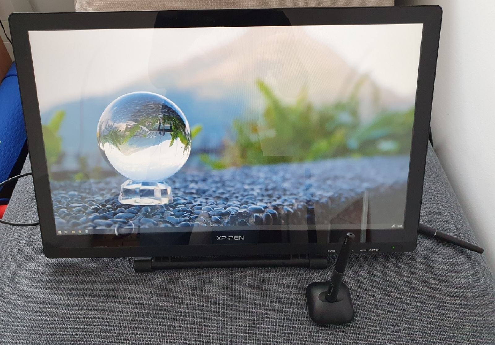 Monitor 22 inch s olovkom za crtanje (touchscreen/tablet)