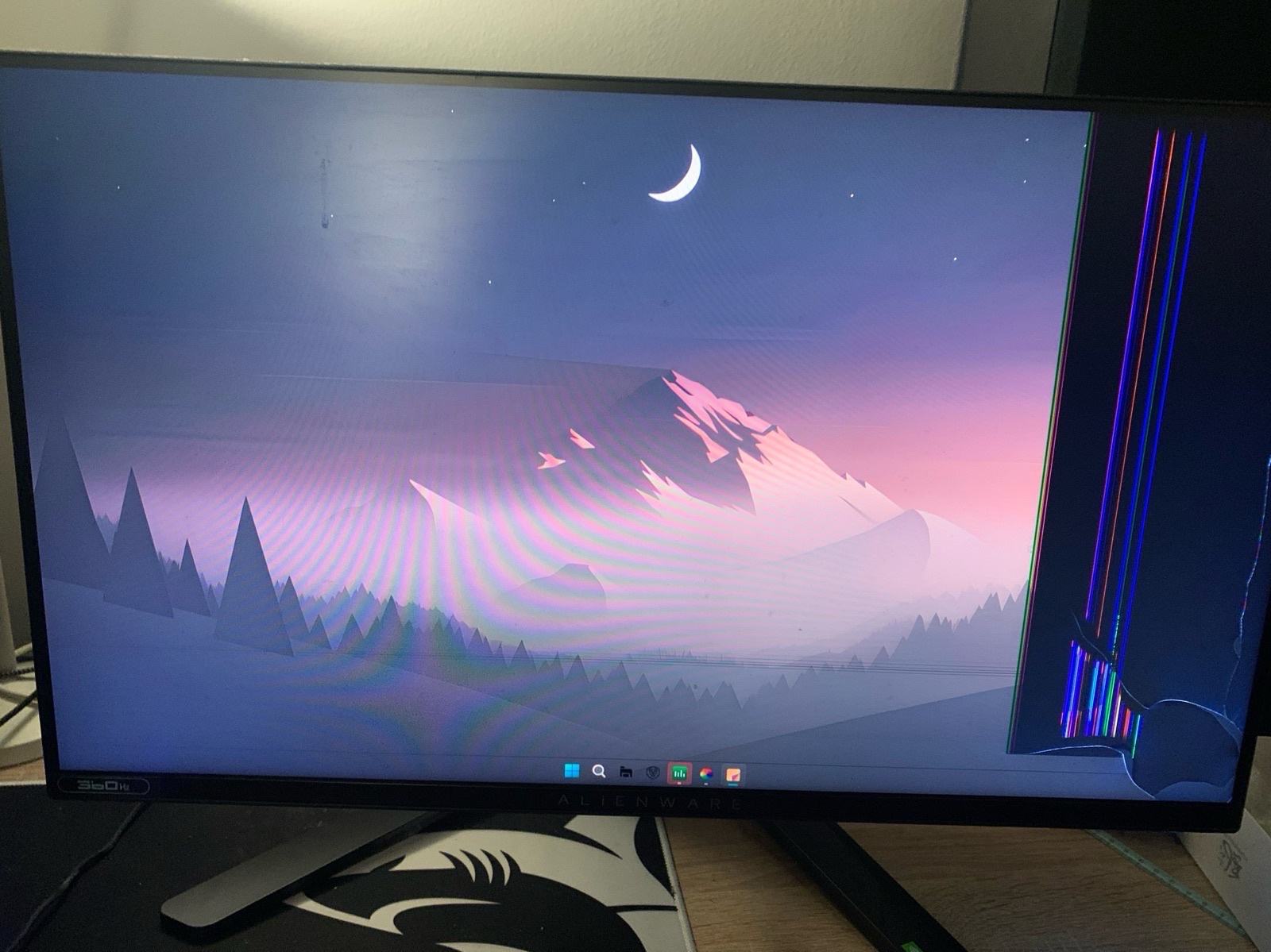 Monitor Dell Alienware - oštećen ekran