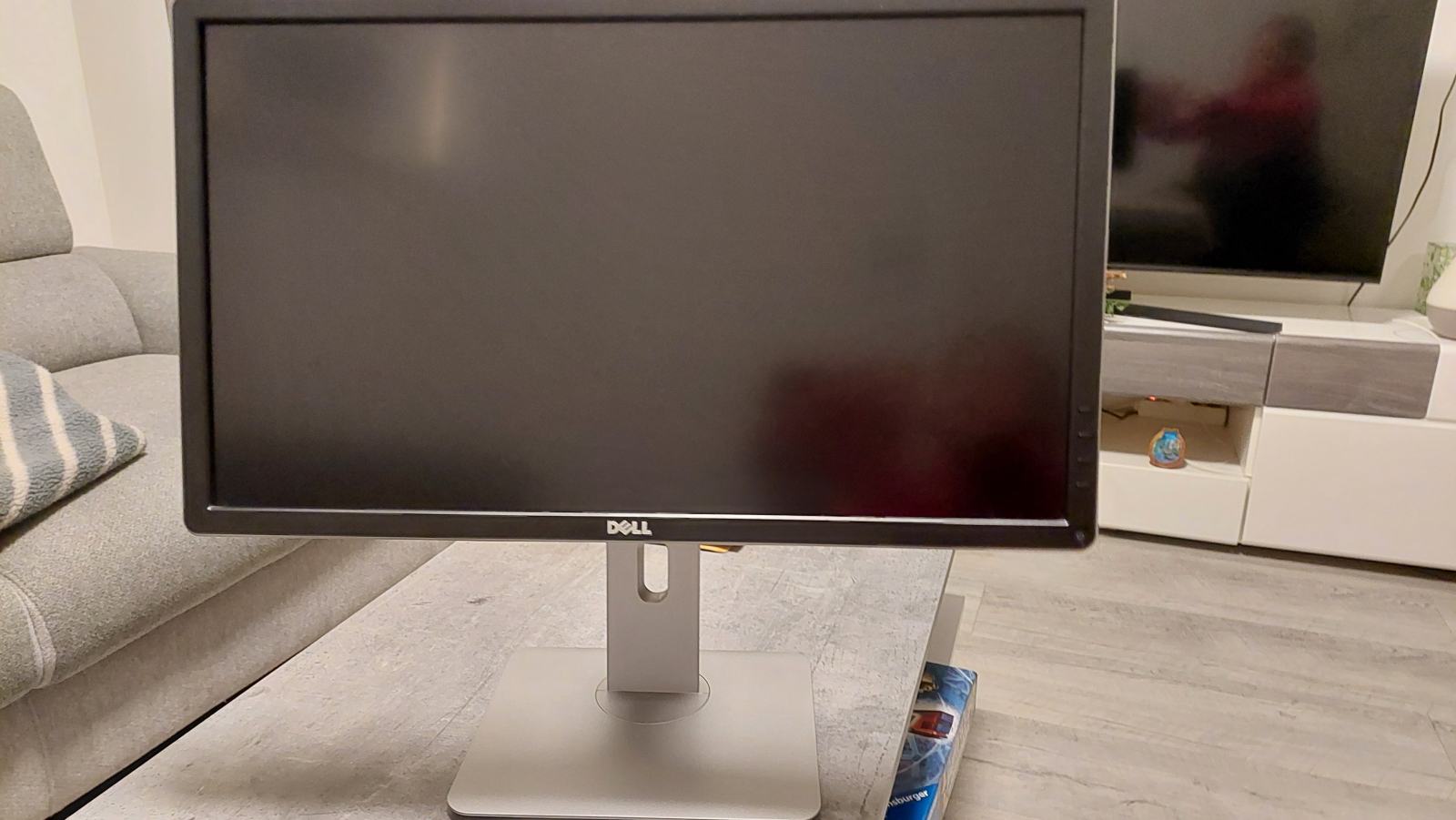 Monitor DELL P2415Q Ultra HD bez oštećenja ispravan radi