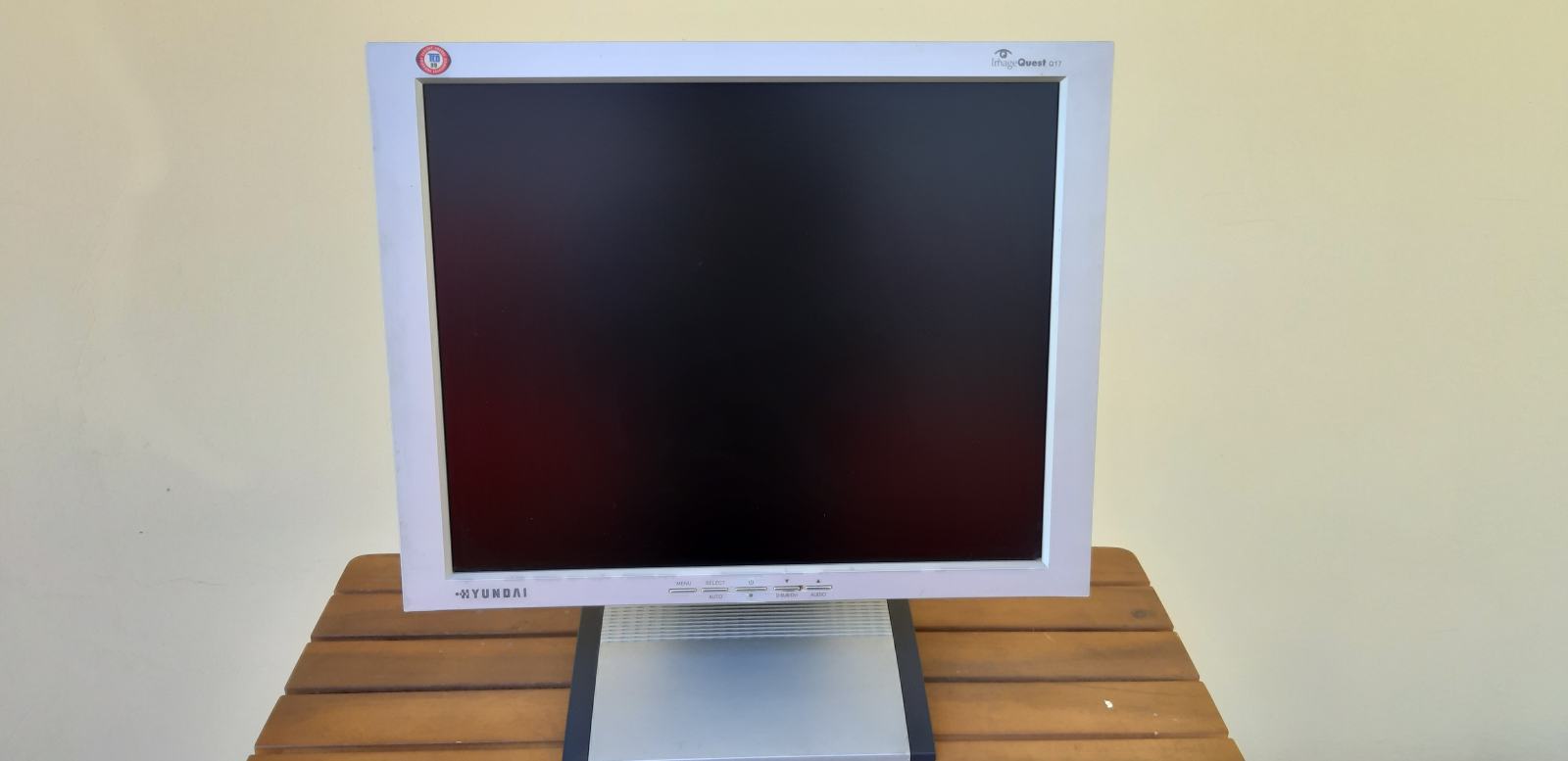 MONITOR LCD HYUNDAI Q17