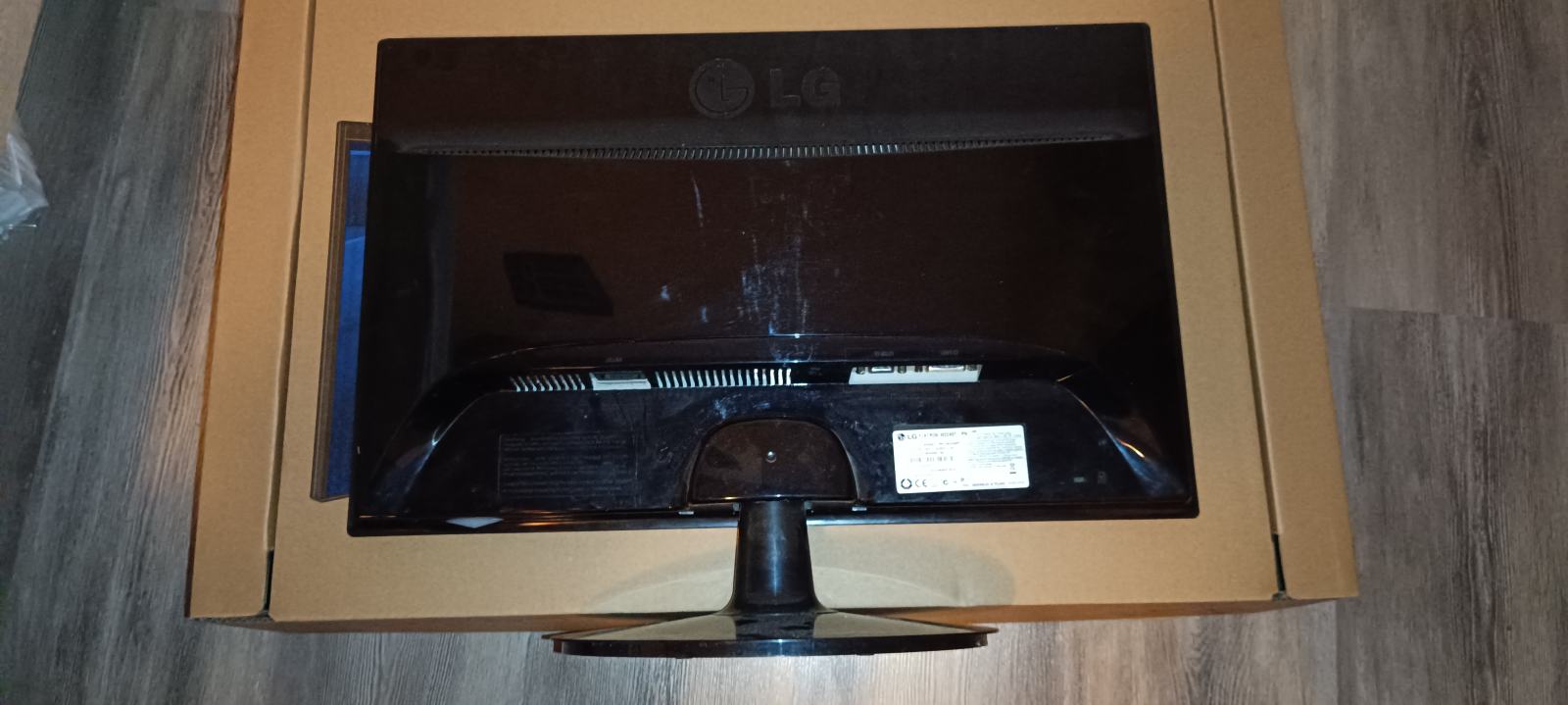 Monitor LG W2240T Flatron 22 LCD, 1920x1080, VGA, DVI-D, 16:9