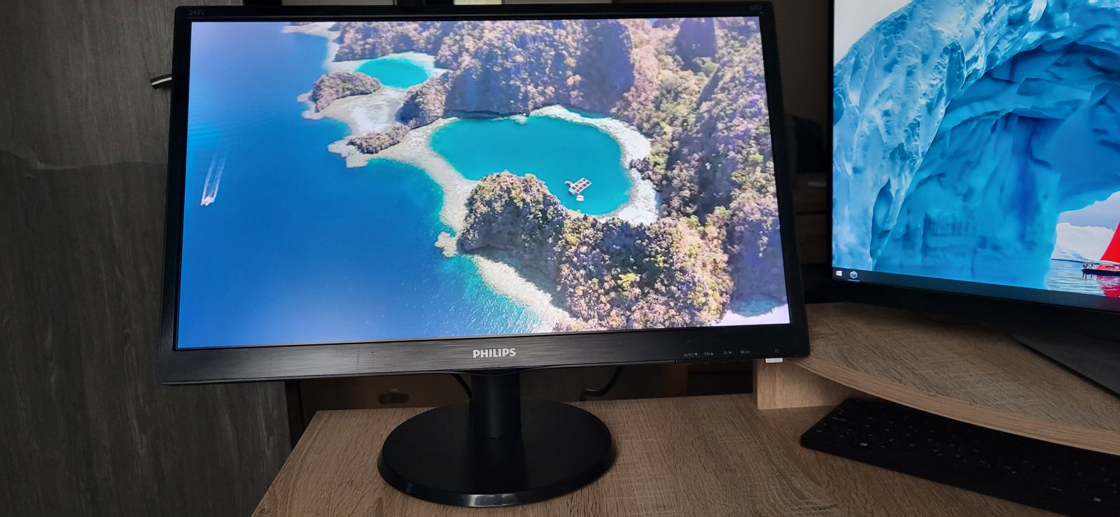 Philips 243V5Q monitor