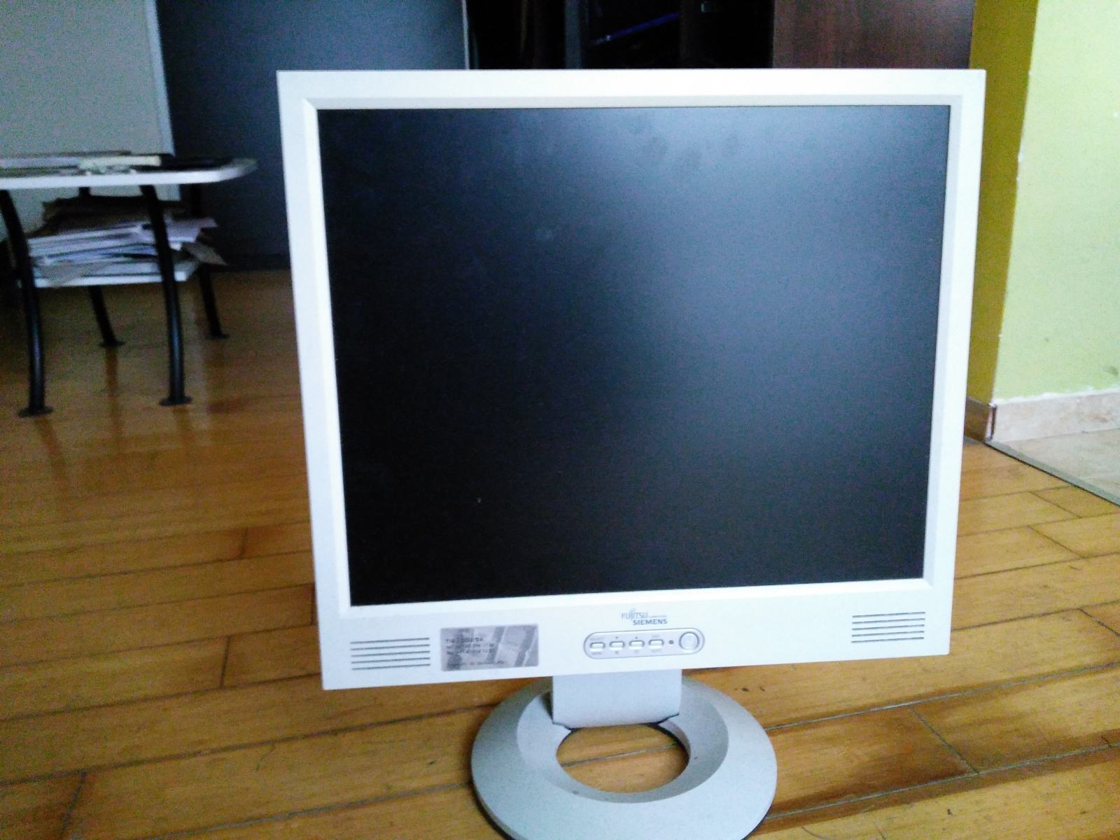 prodajem lcd monitor Fujitsu Siemens