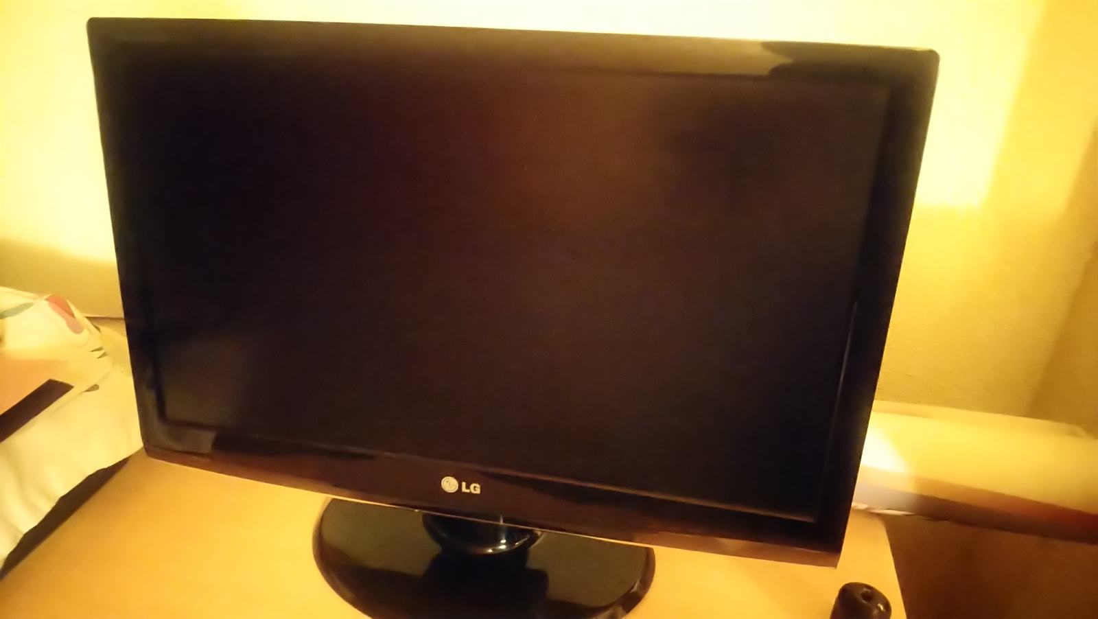 Prodajem stari LCD monitor