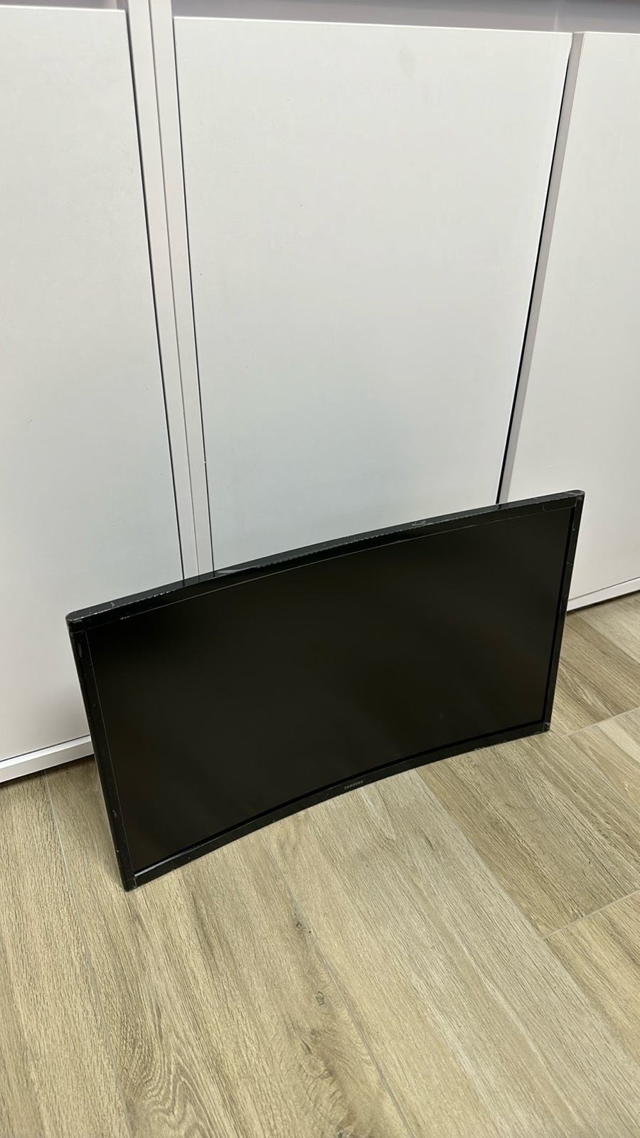 SAMSUNG S24C364EAU Curved 24“ Monitor