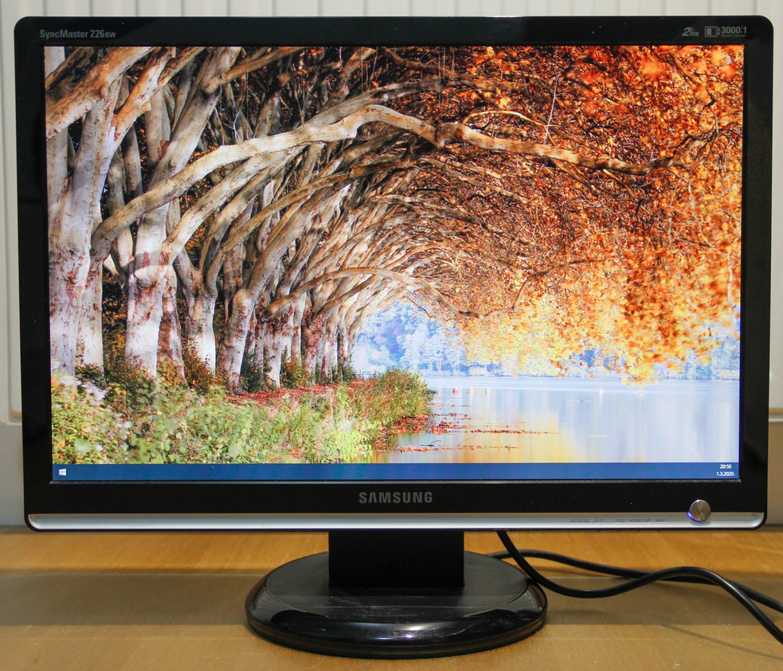 Samsung SyncMaster 226BW 22 LCD monitor