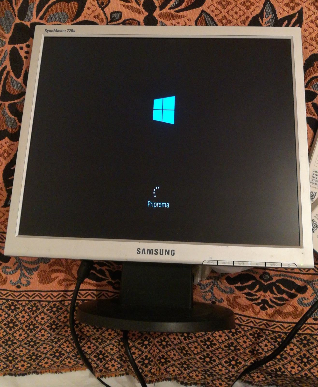 Samsung SyncMaster 720N - LCD monitor - 17, 75HZ, ZADAR