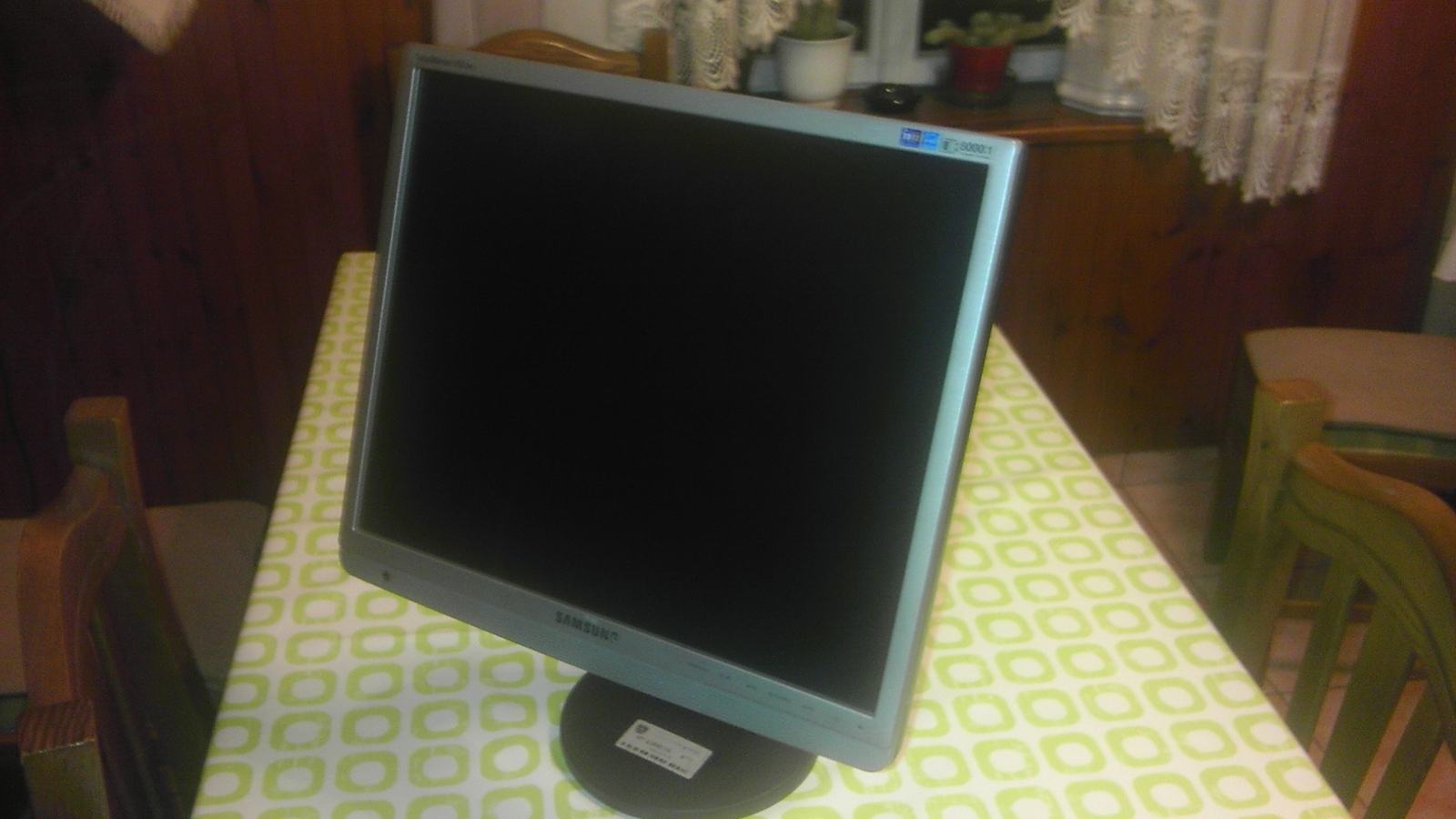 Samsung SyncMaster 943BM lcd monitor 19