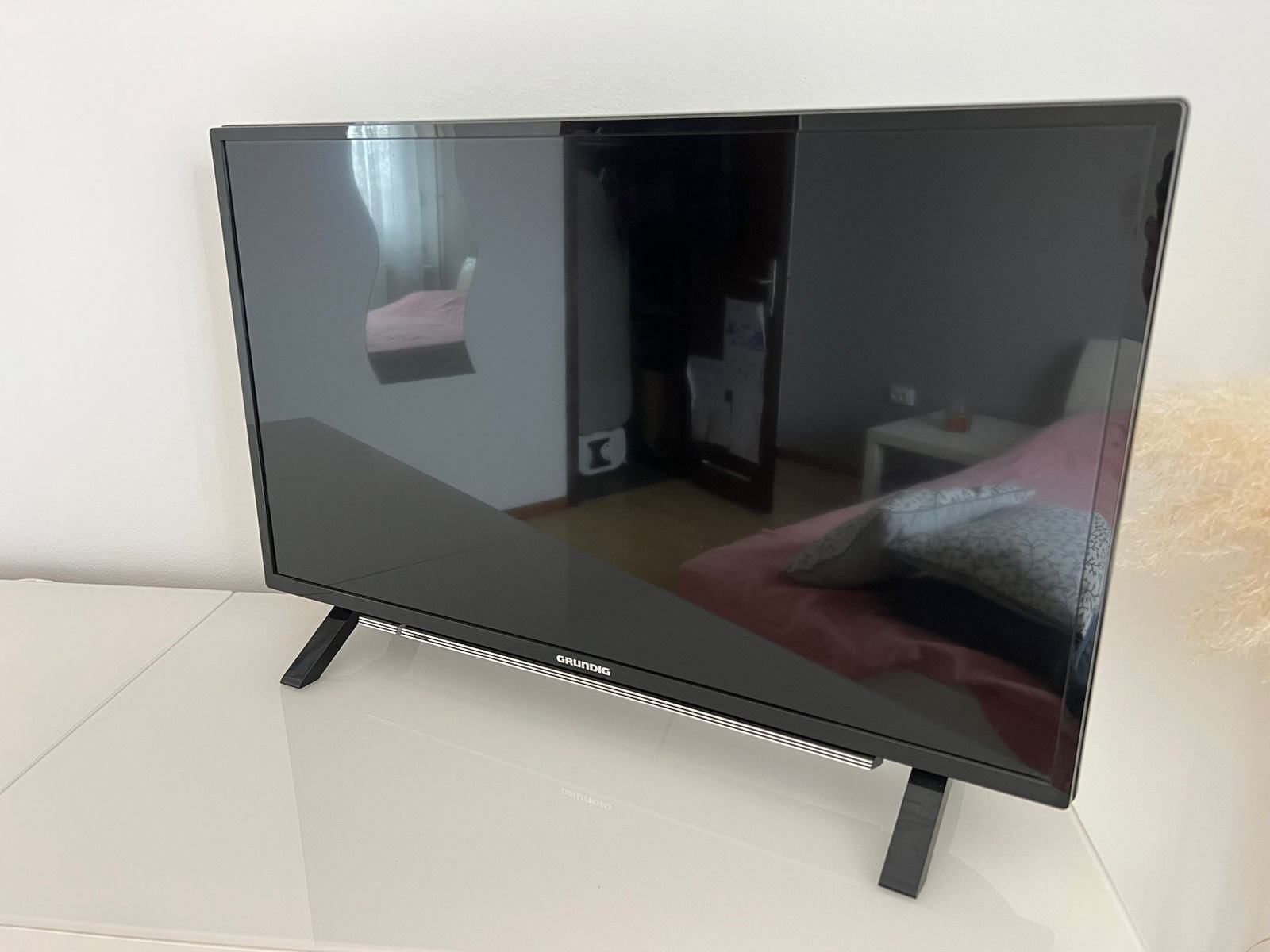Grundig LCD televizor 32”