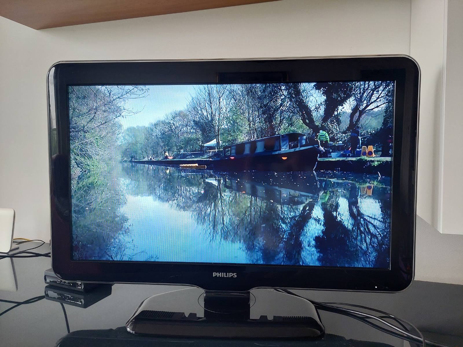 LCD Philips TV s daljinskim i receiverom