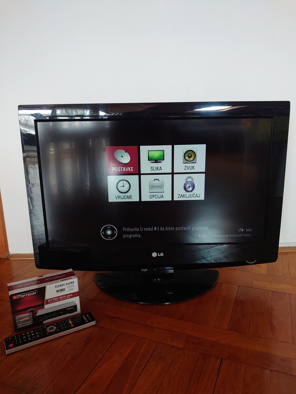 LG TV 82 cm + DVBT-2 tuner