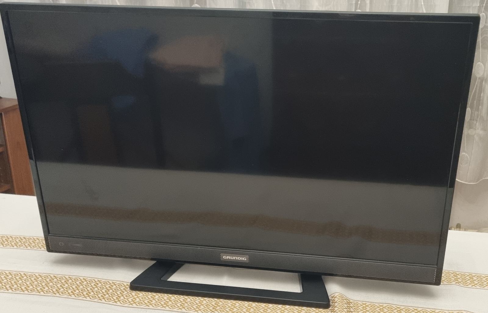 Prodajem LCD TV GRUNDIG 32 VLE 5401 BG