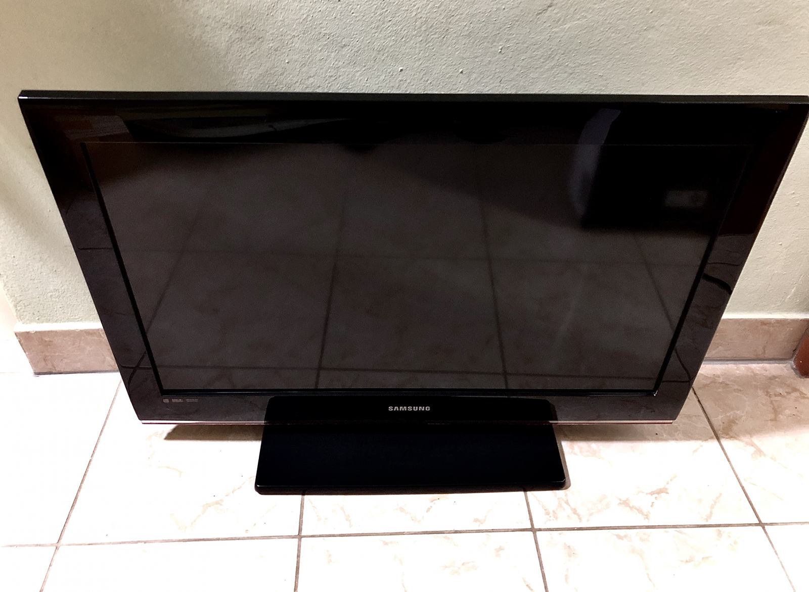 SAMSUNG 32 1080p LCD TV - LE32B530P7W