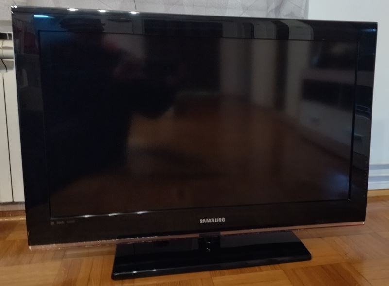 SAMSUNG 32 HD 1080p LCD TV - LE32B530P7W