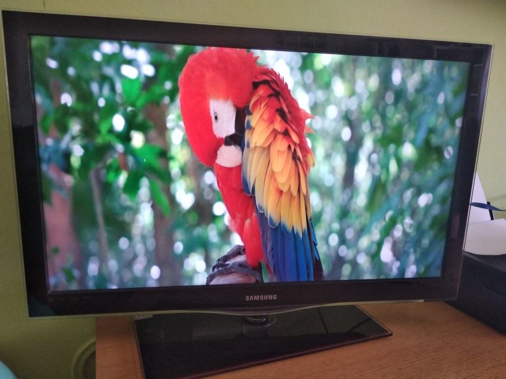Samsung Lcd 37 inća...Top stanje 1000KN