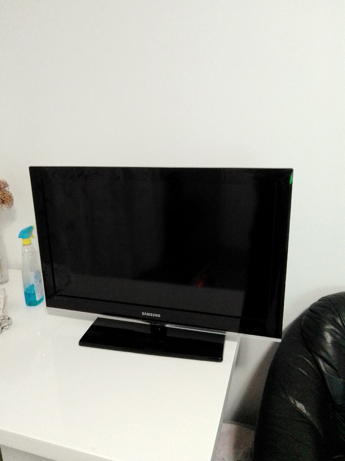 SAMSUNG Led tv Model: LE32C530F1W (neispravno-za djelove)