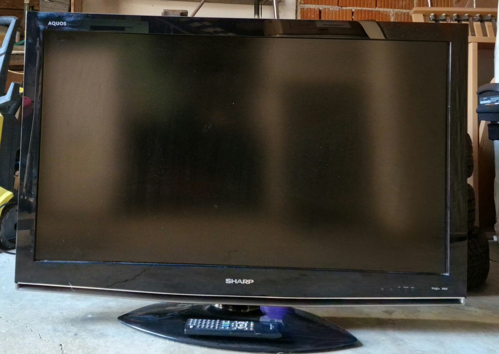 Sharp TV model lc42rd2e